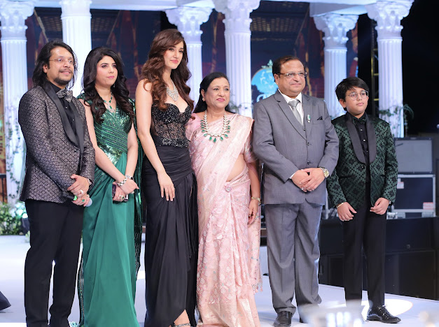 India's Pride: Shiv Narayan Jewellers Makes History Achieving 8 Guinness World Records® - Heera ...