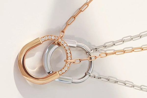 Tiffany debuts a new Tiffany lock campaign - Heera Zhaveraat